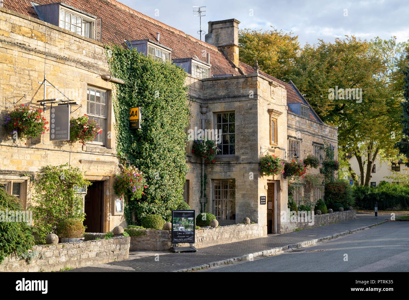 Moreton in marsh hi-res stock photography and images - Alamy