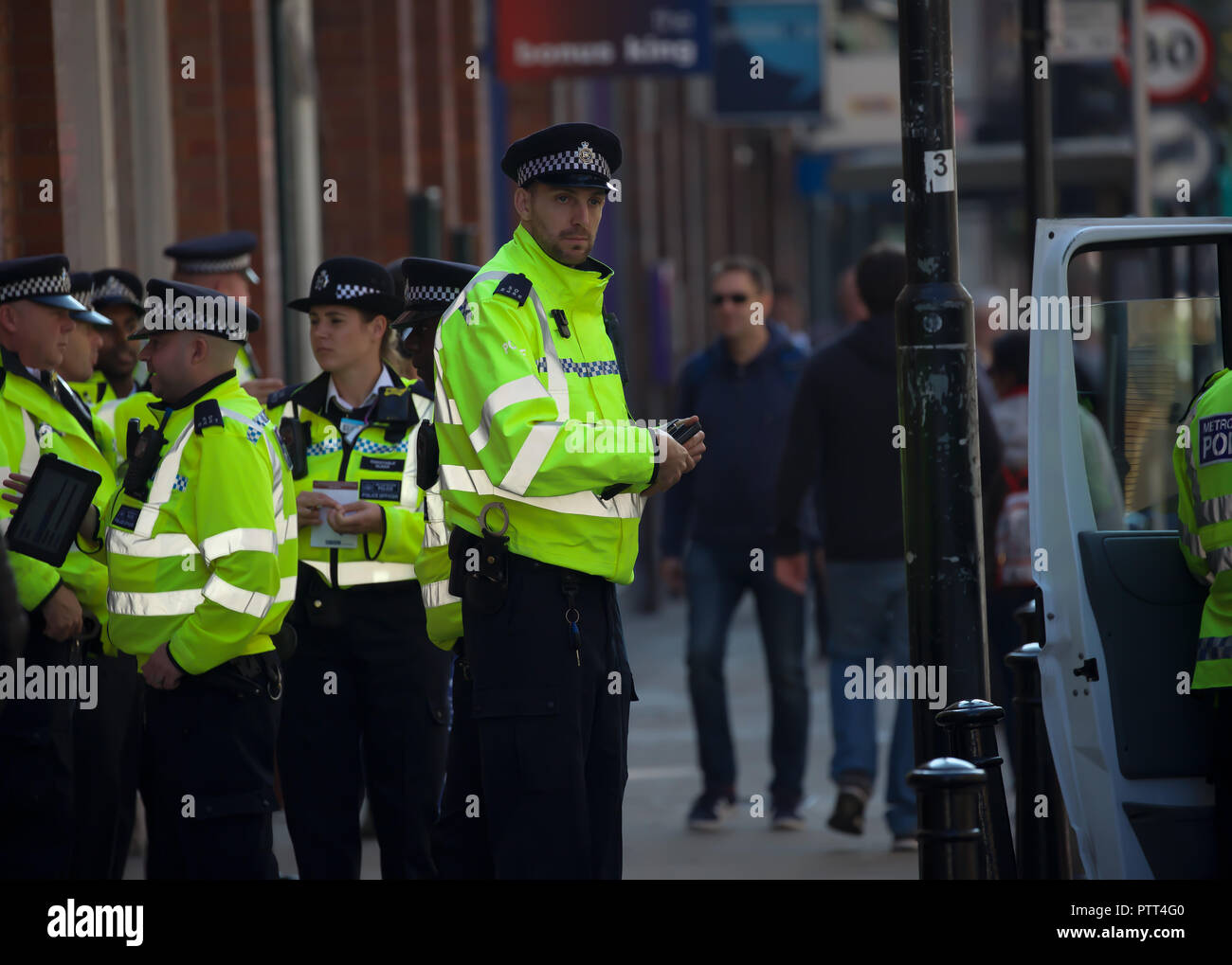 London, UK. 10th Oct, 2018. Project Servator in action today by Tower ...