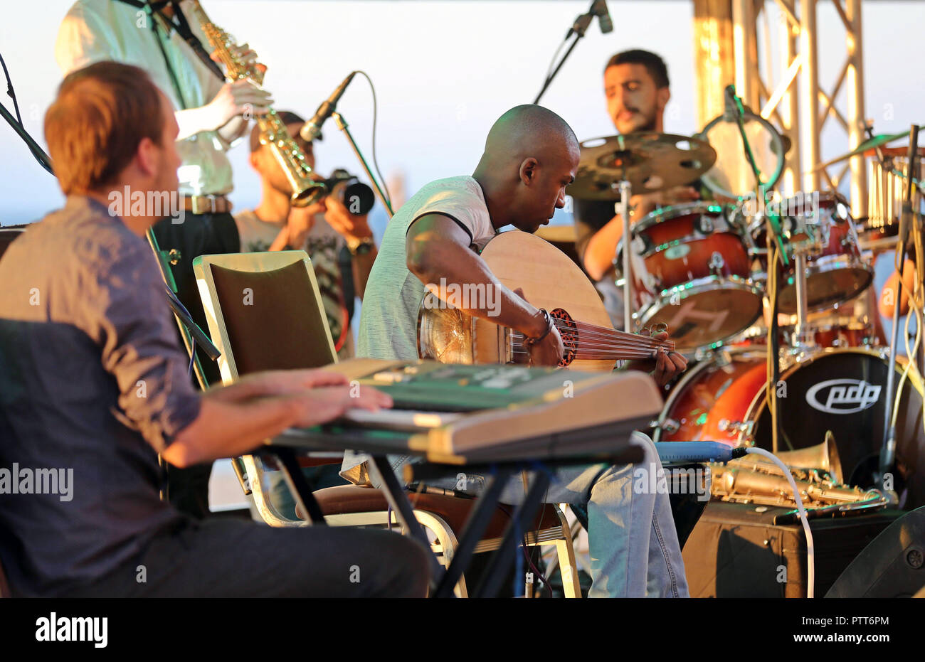 Early american musical instruments hi-res stock photography and images ...