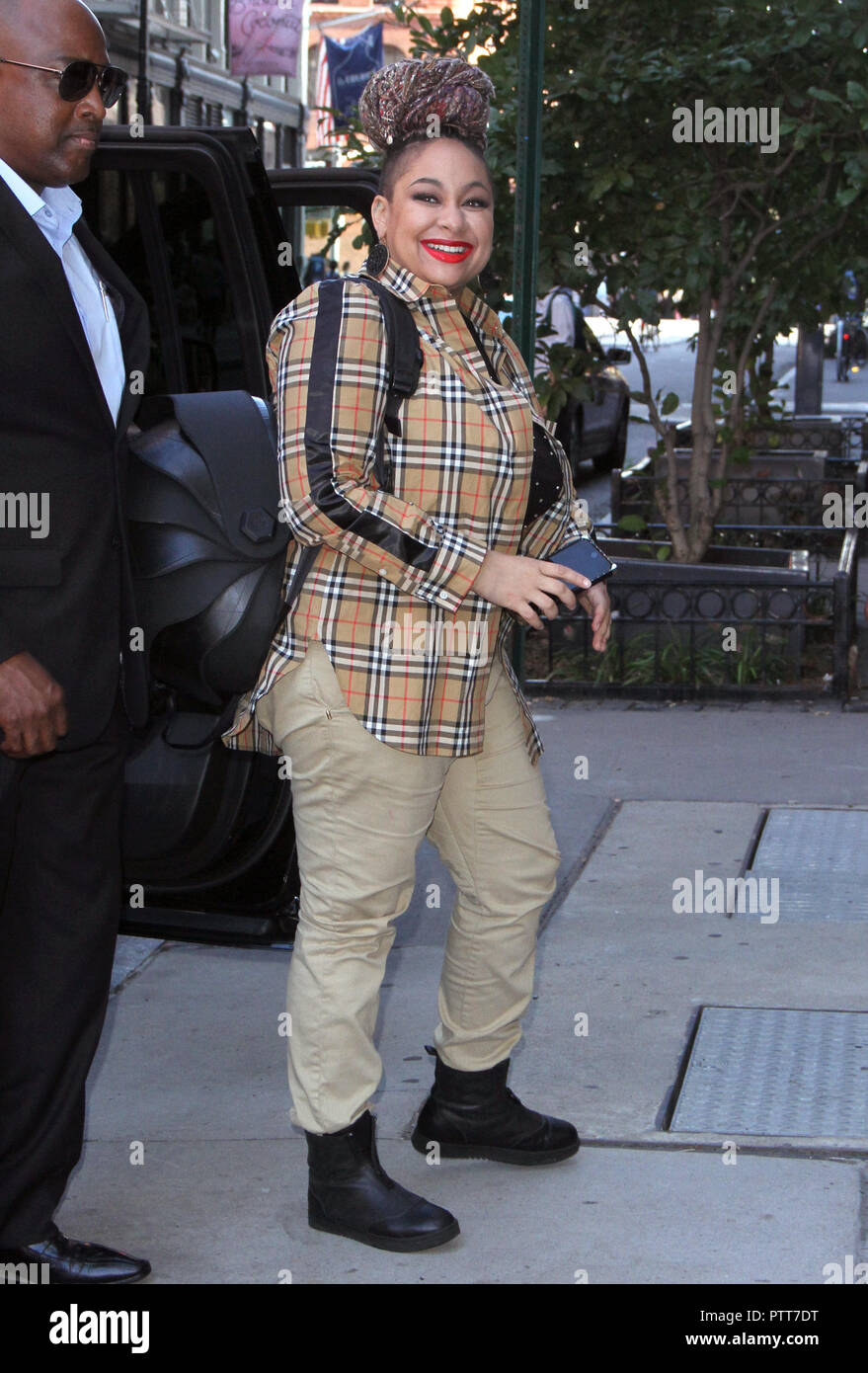 Raven symone october 10 hi-res stock photography and images - Alamy