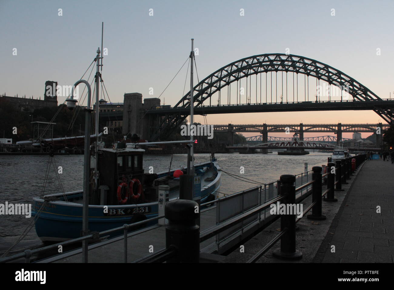 Queen mary ii bridge hi-res stock photography and images - Alamy