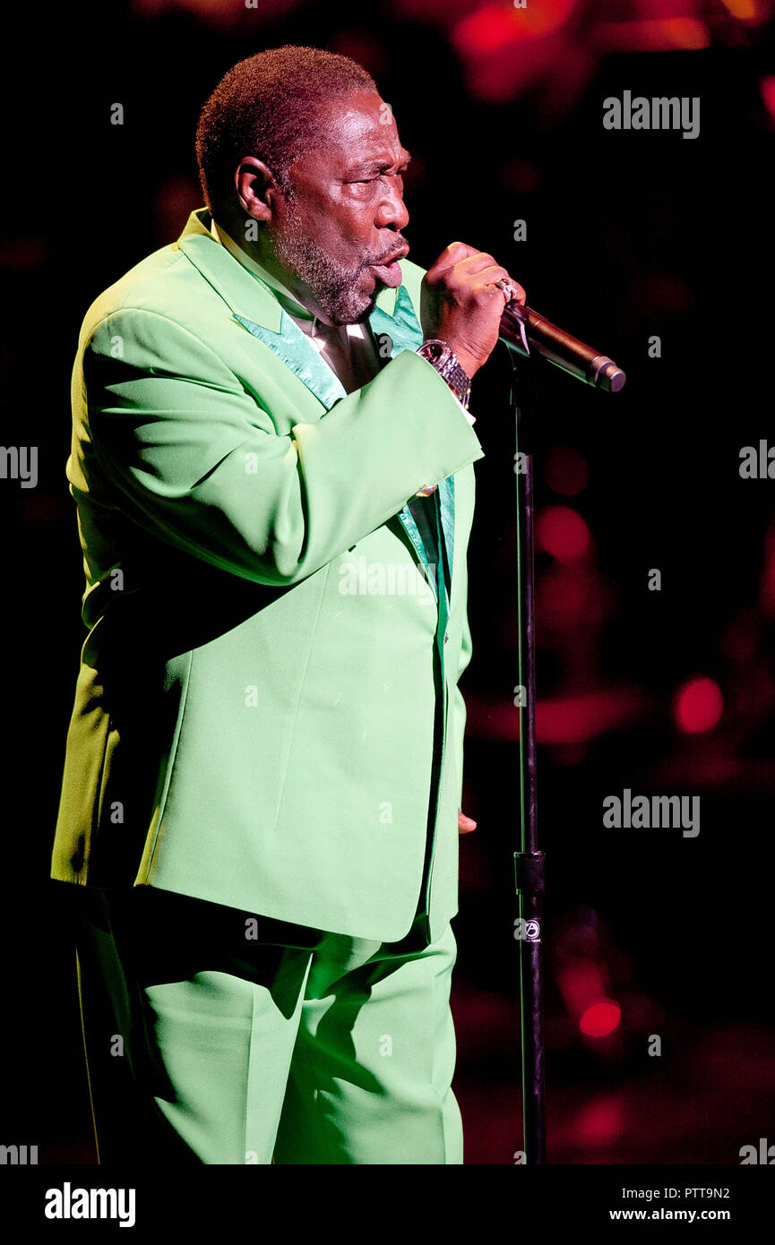 Gerald levert singer hi-res stock photography and images - Alamy
