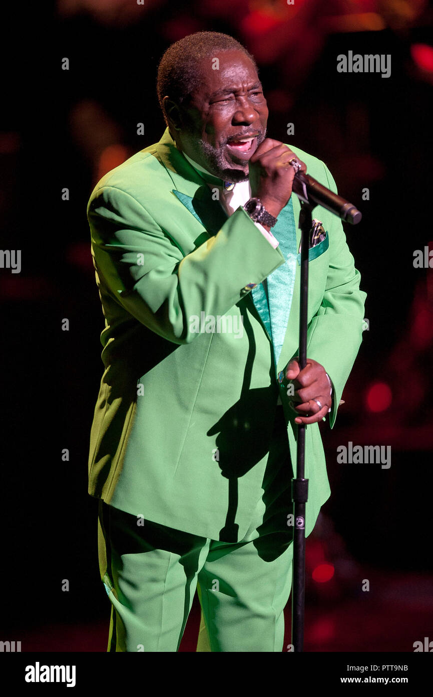 Gerald levert singer hi-res stock photography and images - Alamy