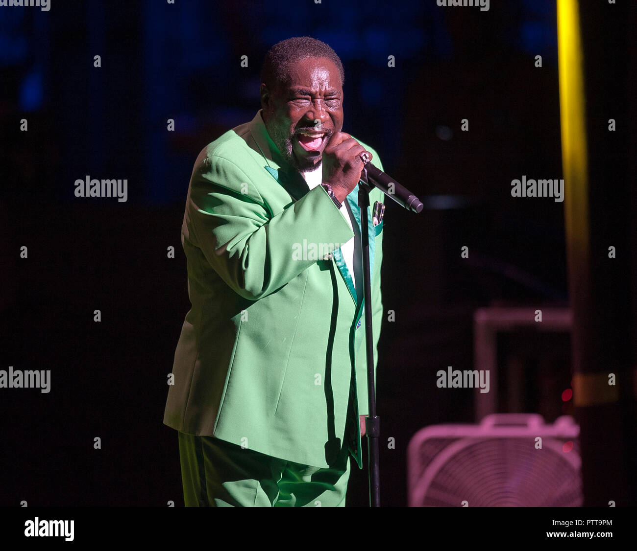 Gerald levert singer hi-res stock photography and images - Alamy