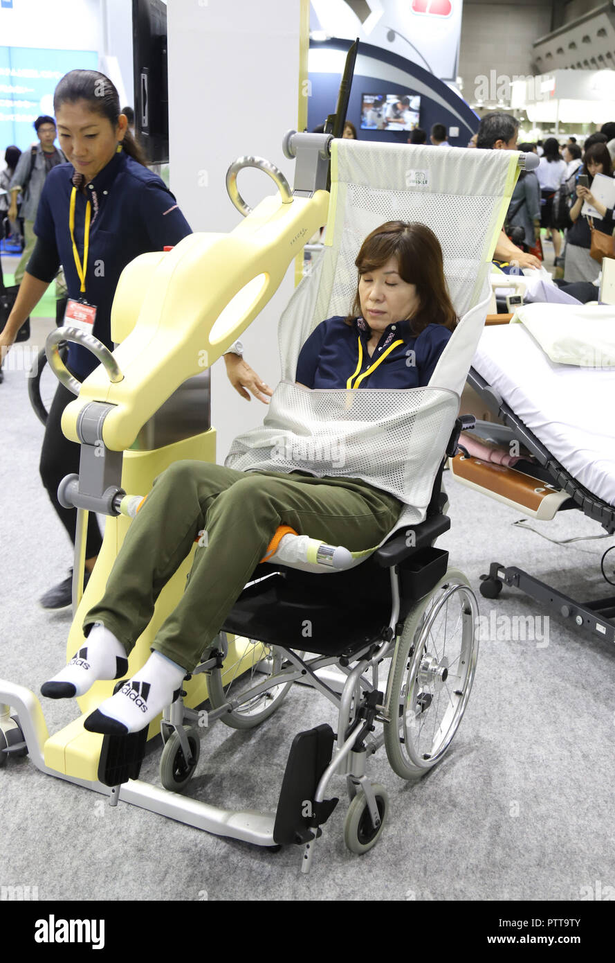 Care home robot japan hi-res stock photography and images - Alamy