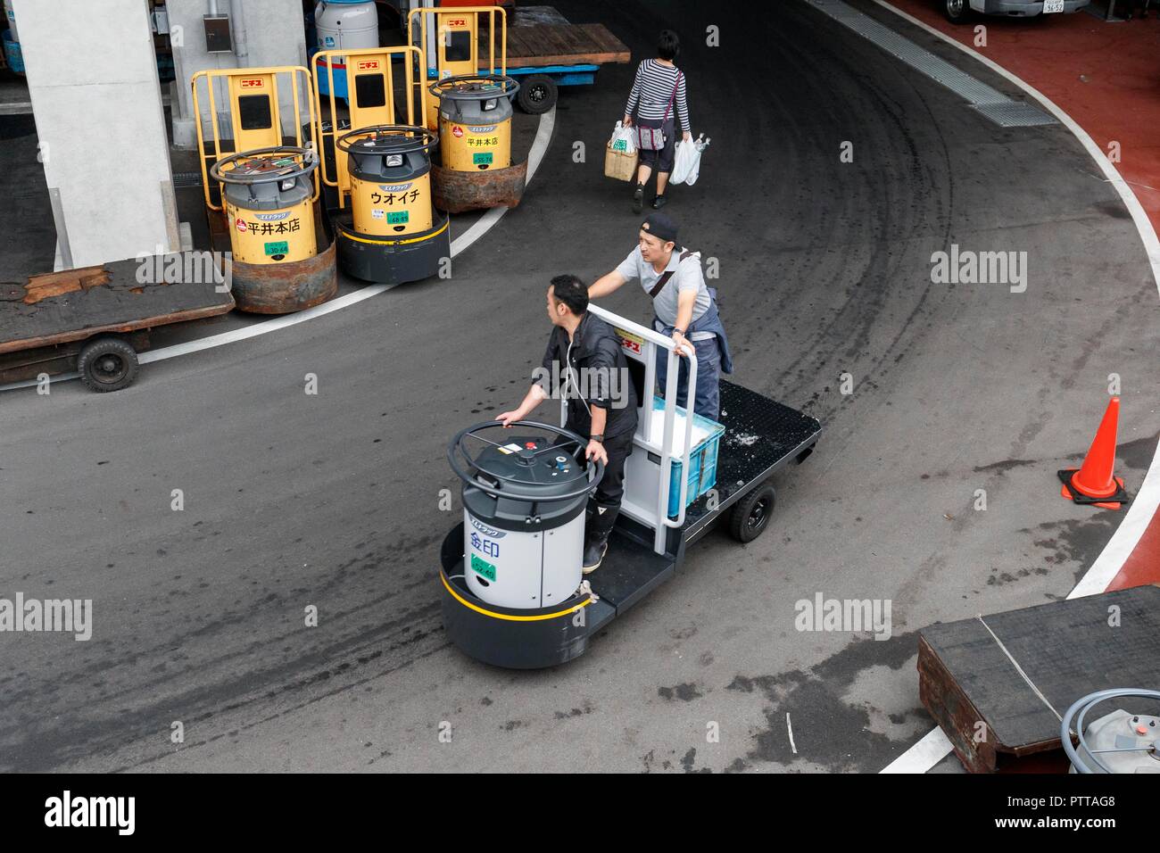 Turret truck hi-res stock photography and images - Alamy