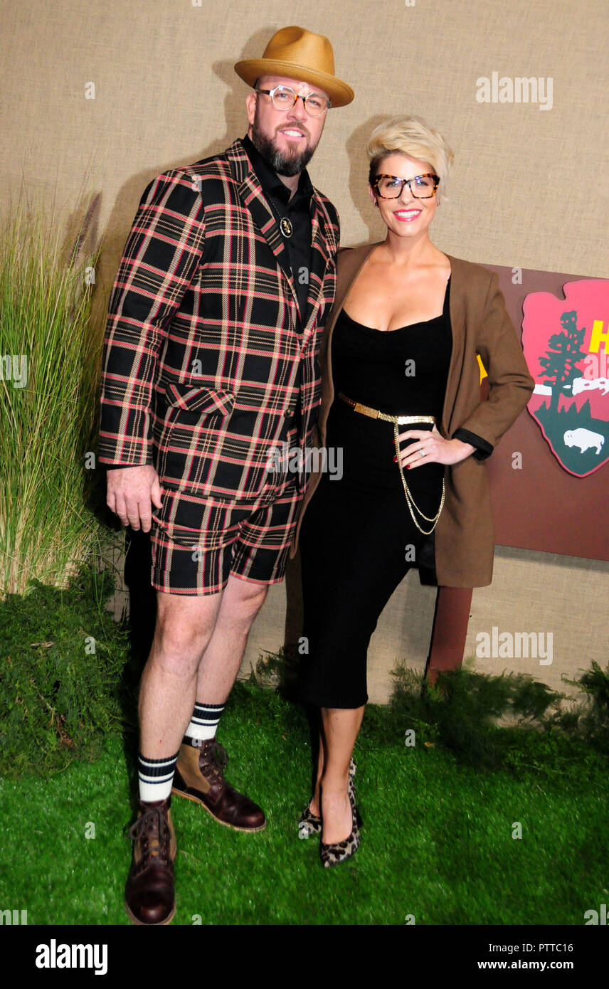 Los Angeles, USA. 10th Oct 2018. Actor Chris Sullivan and wife Rachel ...