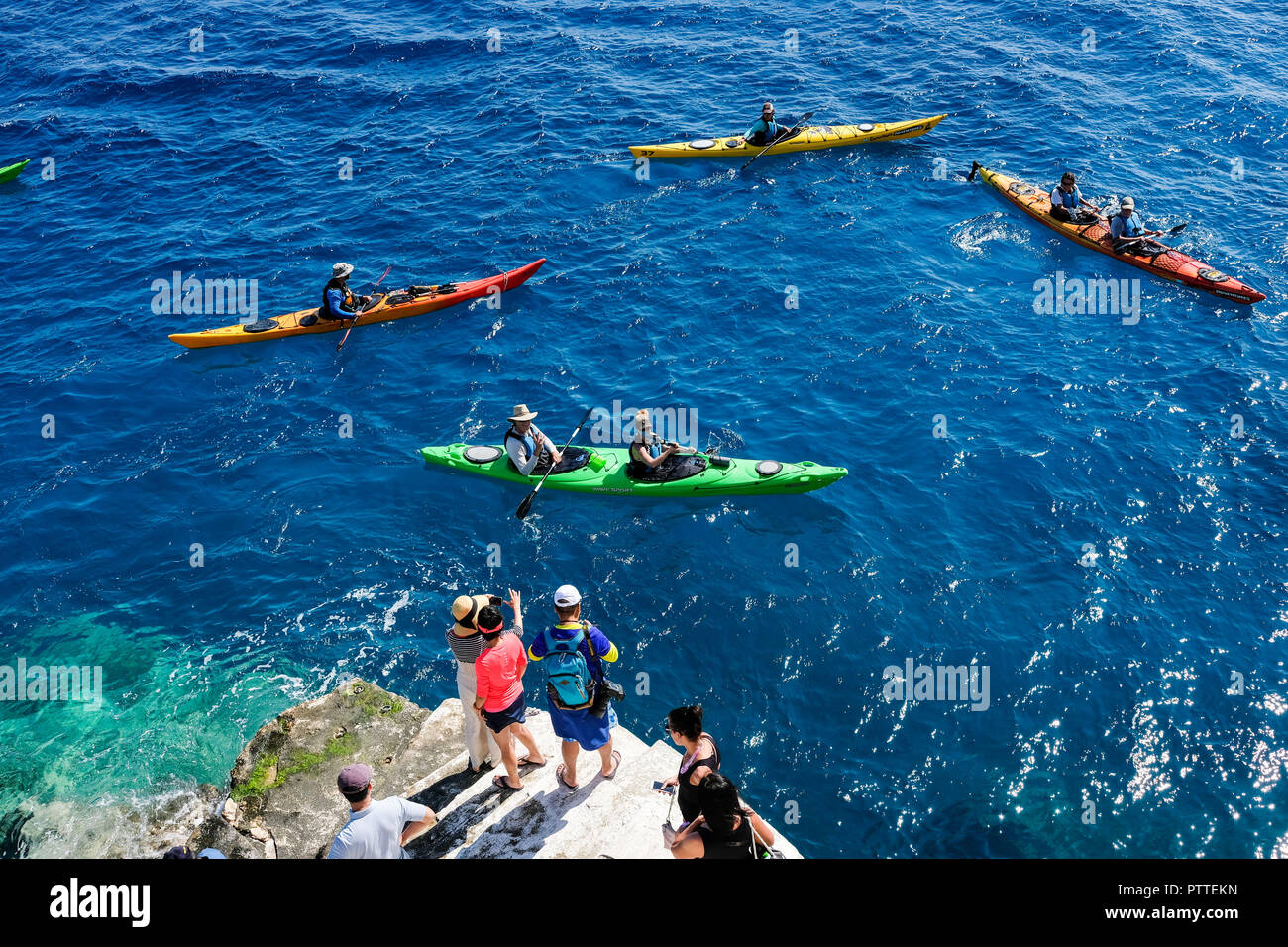 10 canoes hi-res stock photography and images - Alamy