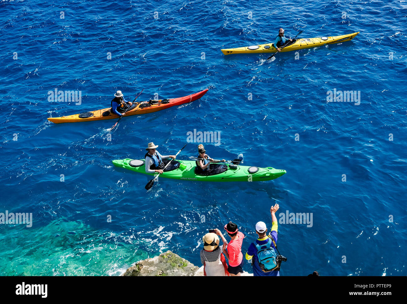 10 canoes hi-res stock photography and images - Alamy