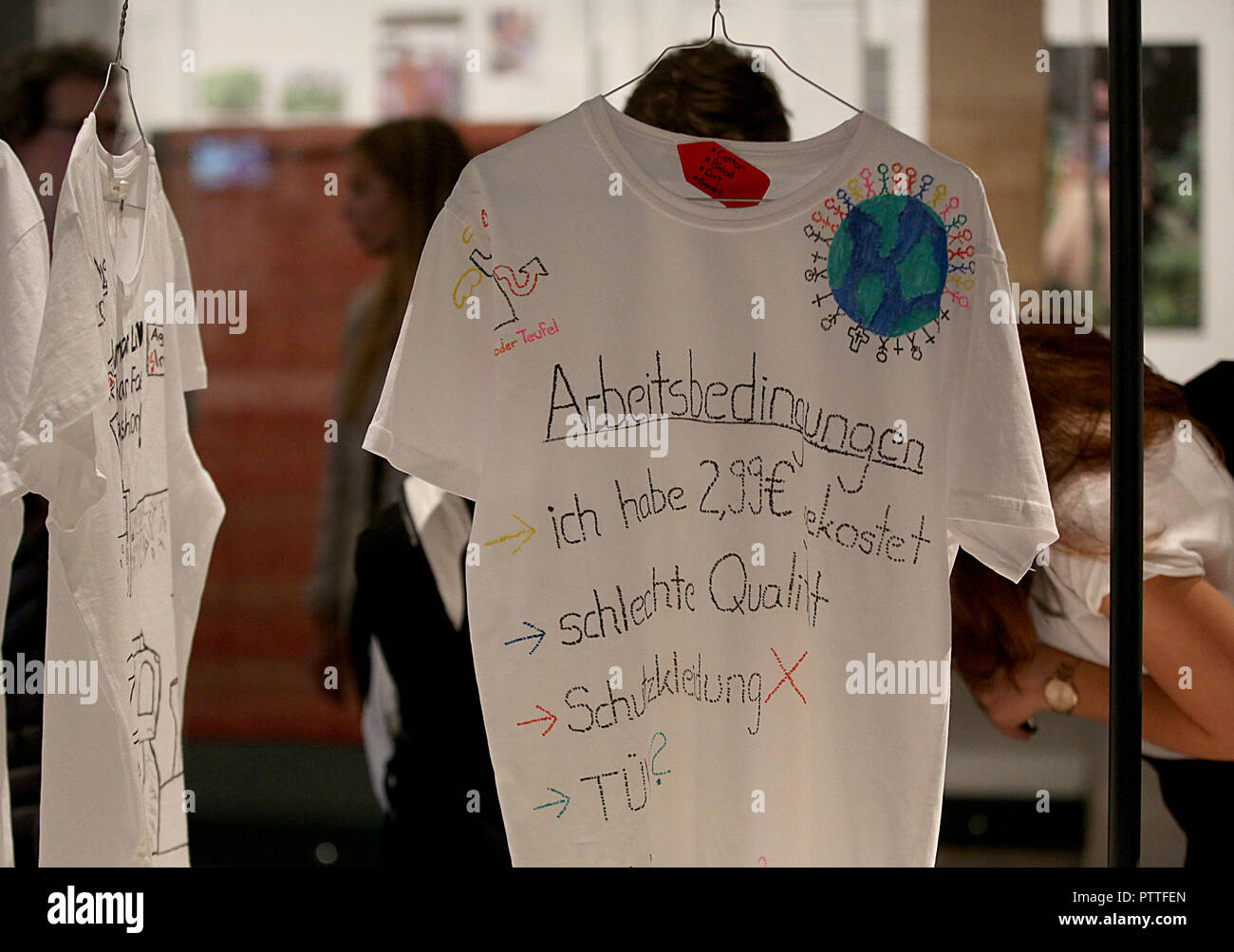 11 October 2018, North Rhine-Westphalia, Cologne: A T-shirt denounces ...