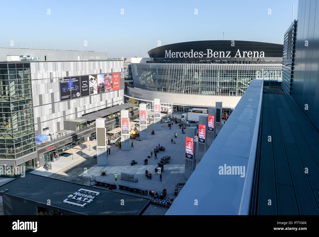 11 October 2018, Berlin: The Mercedes Square in the new city quarter ...