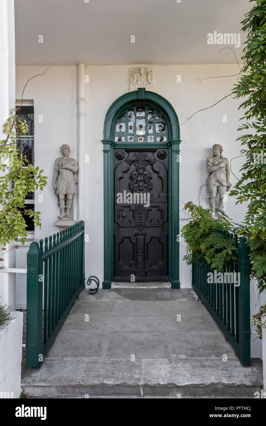 House entrance exterior porch hi-res stock photography and images - Alamy