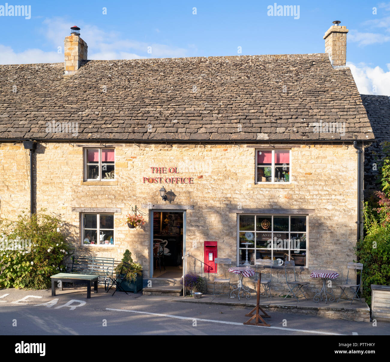 Old post office cottage hi-res stock photography and images - Alamy