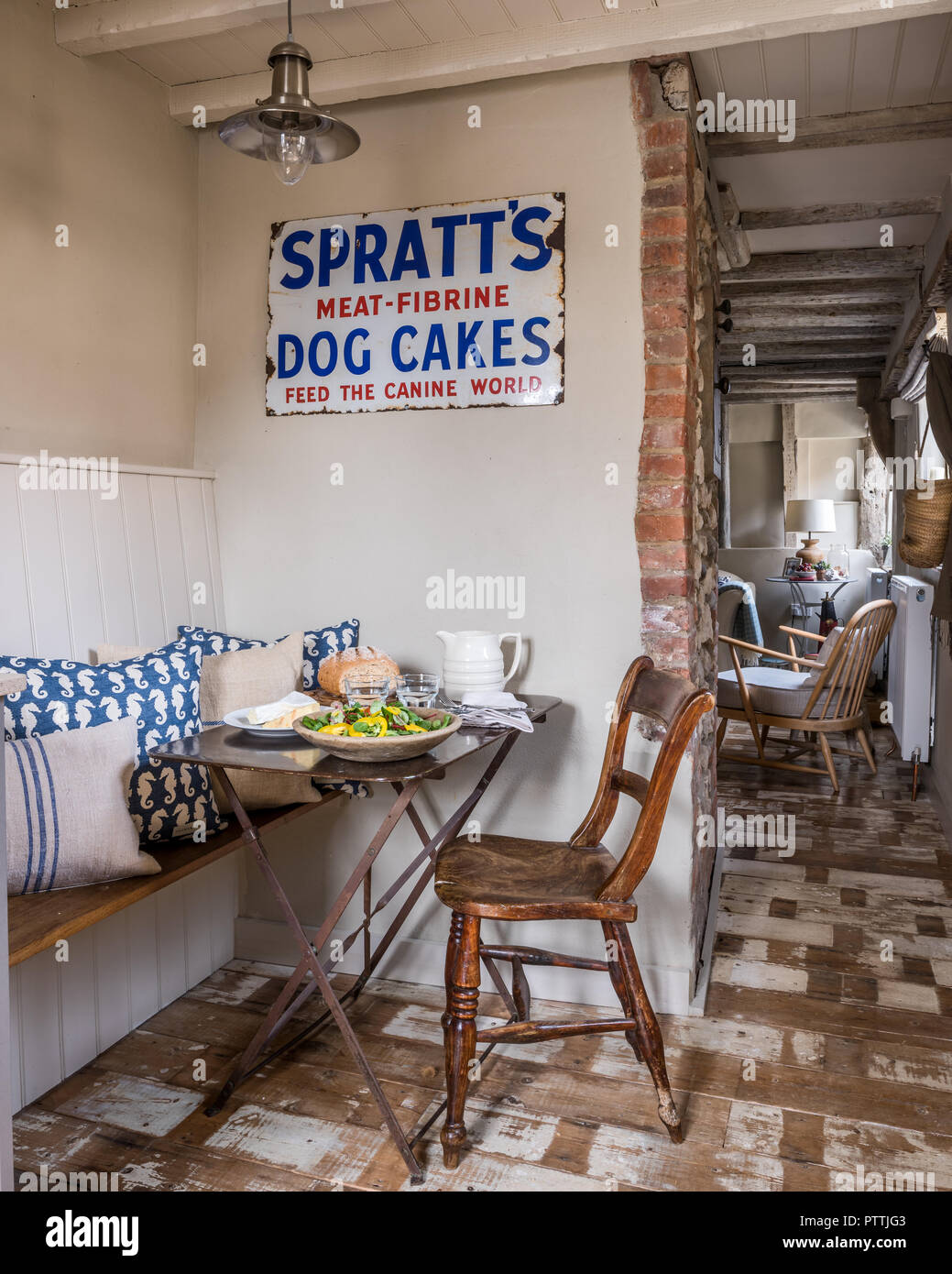 Lunch sign hi-res stock photography and images - Alamy