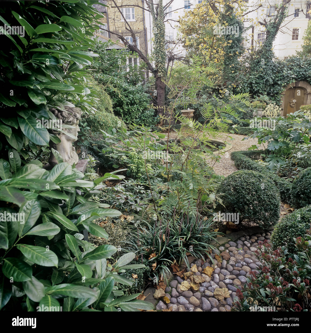 Cobbled garden path hi-res stock photography and images - Alamy