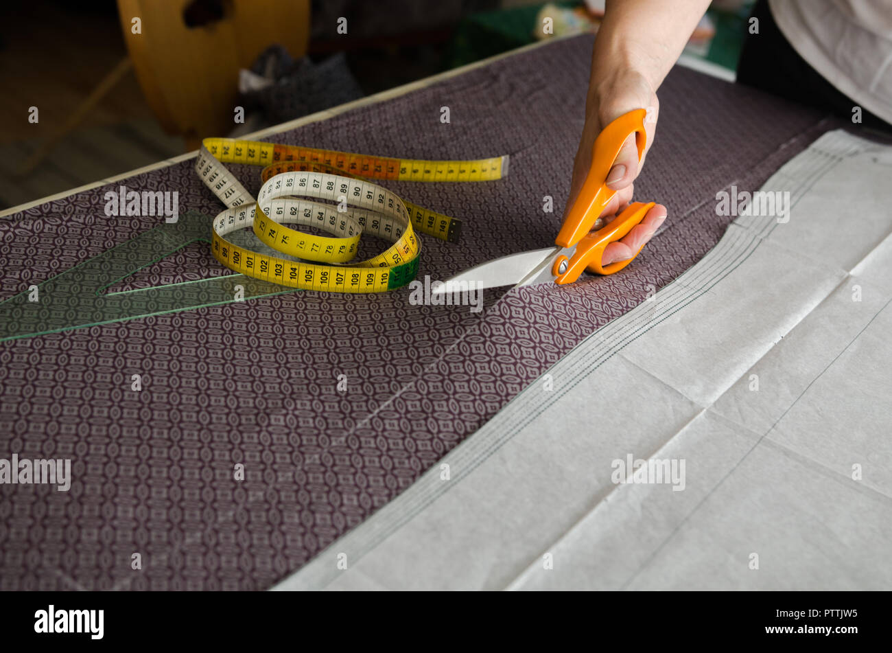 Hand cuts hi-res stock photography and images - Alamy