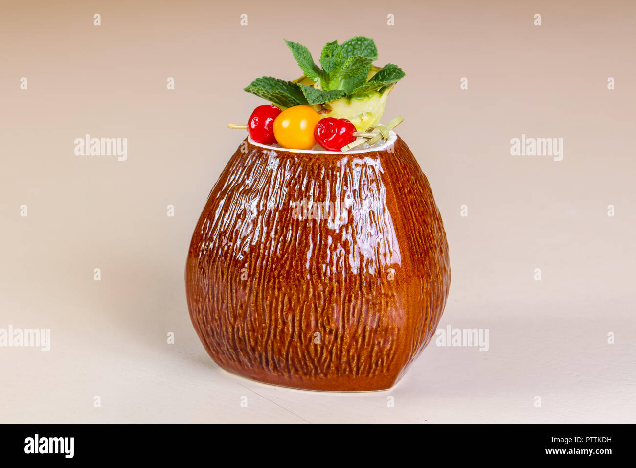 Hawaii cocktail bar drink Stock Photo - Alamy
