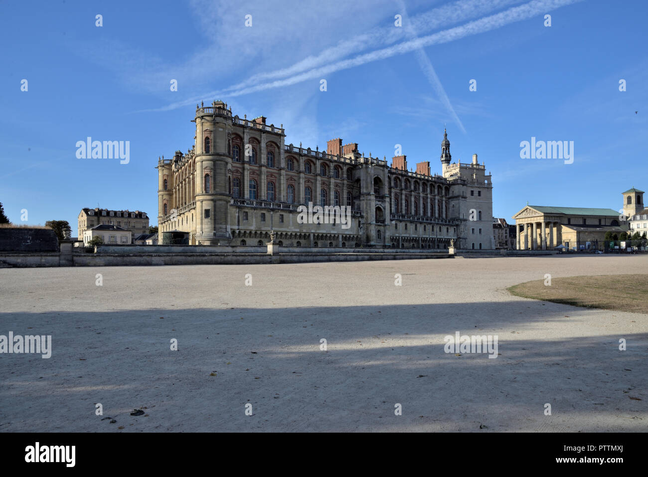 Castle chateau de saint germain en laye hi-res stock photography and ...