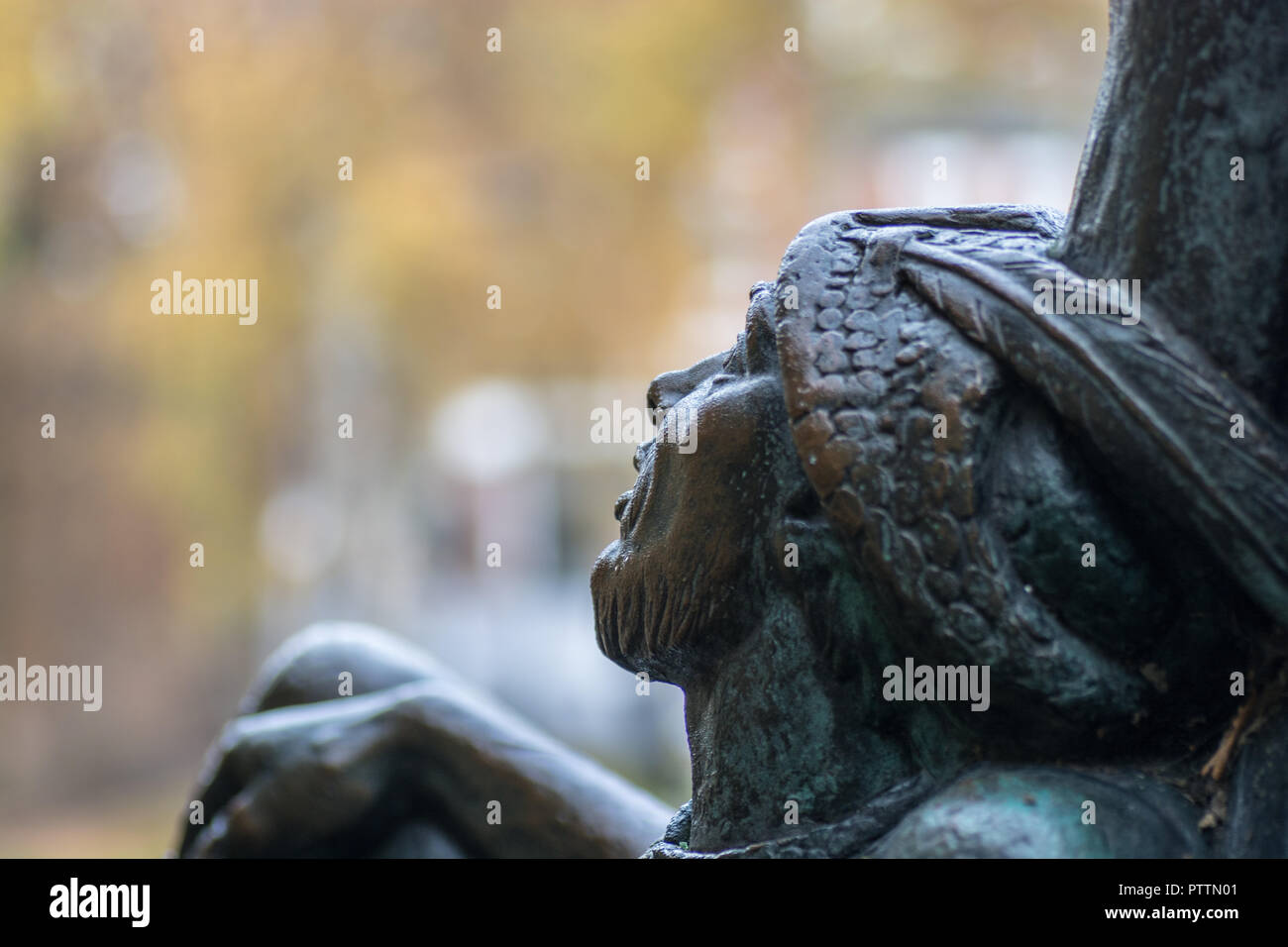 Robin Hood Statues Nottingham Stock Photo - Alamy