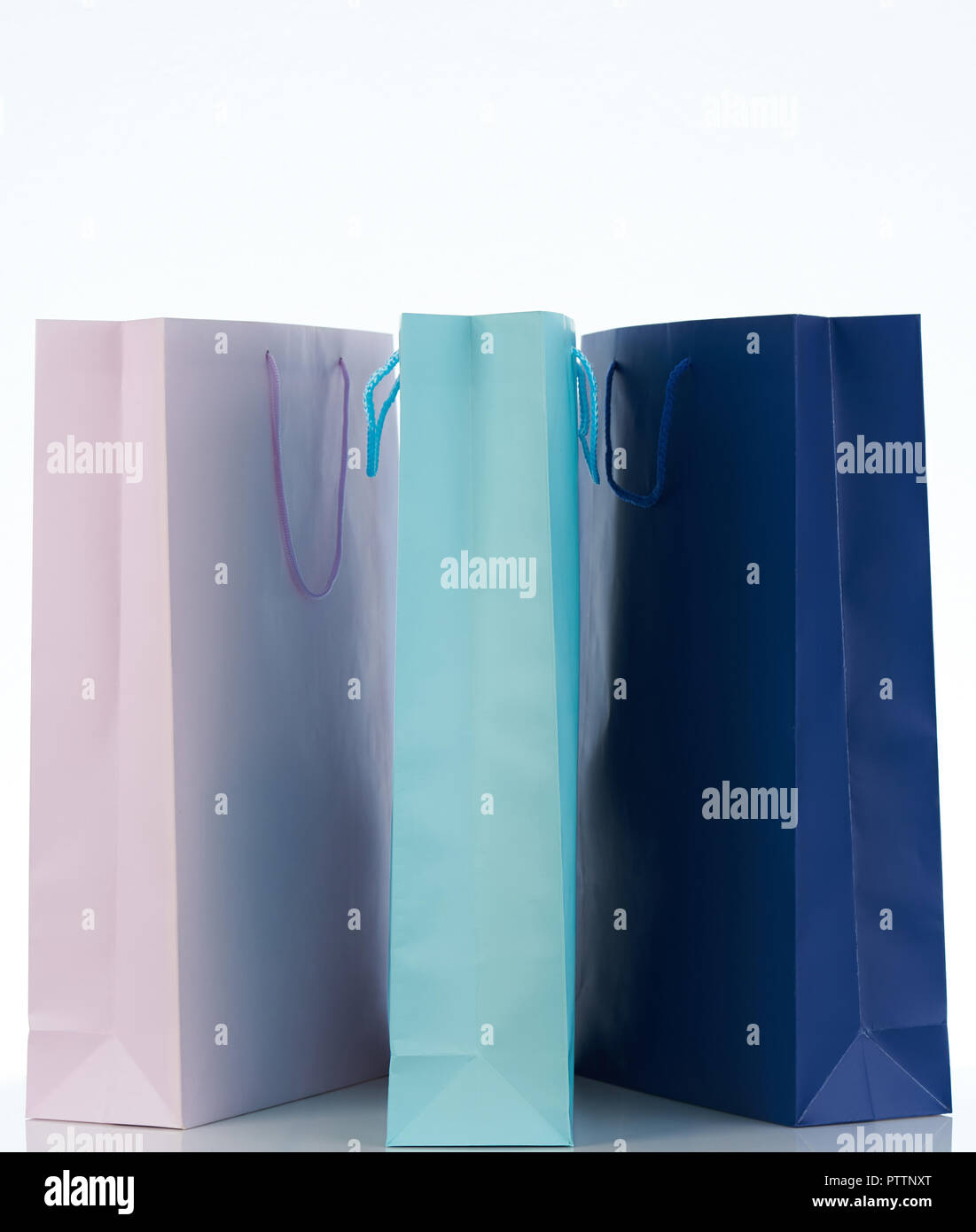 Group paper shopping bags hi-res stock photography and images - Alamy