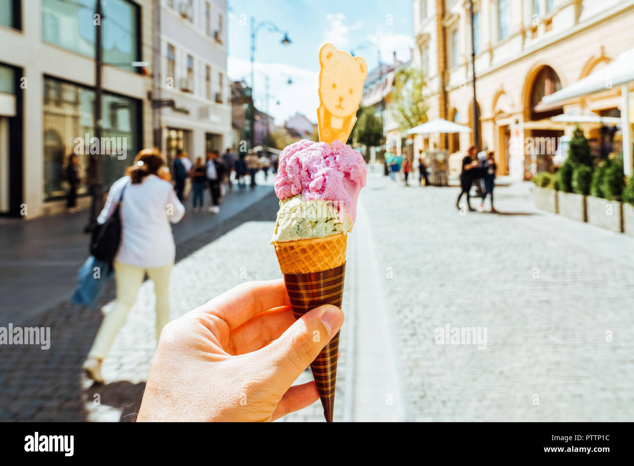 Man eating ice cream cone hi-res stock photography and images - Alamy