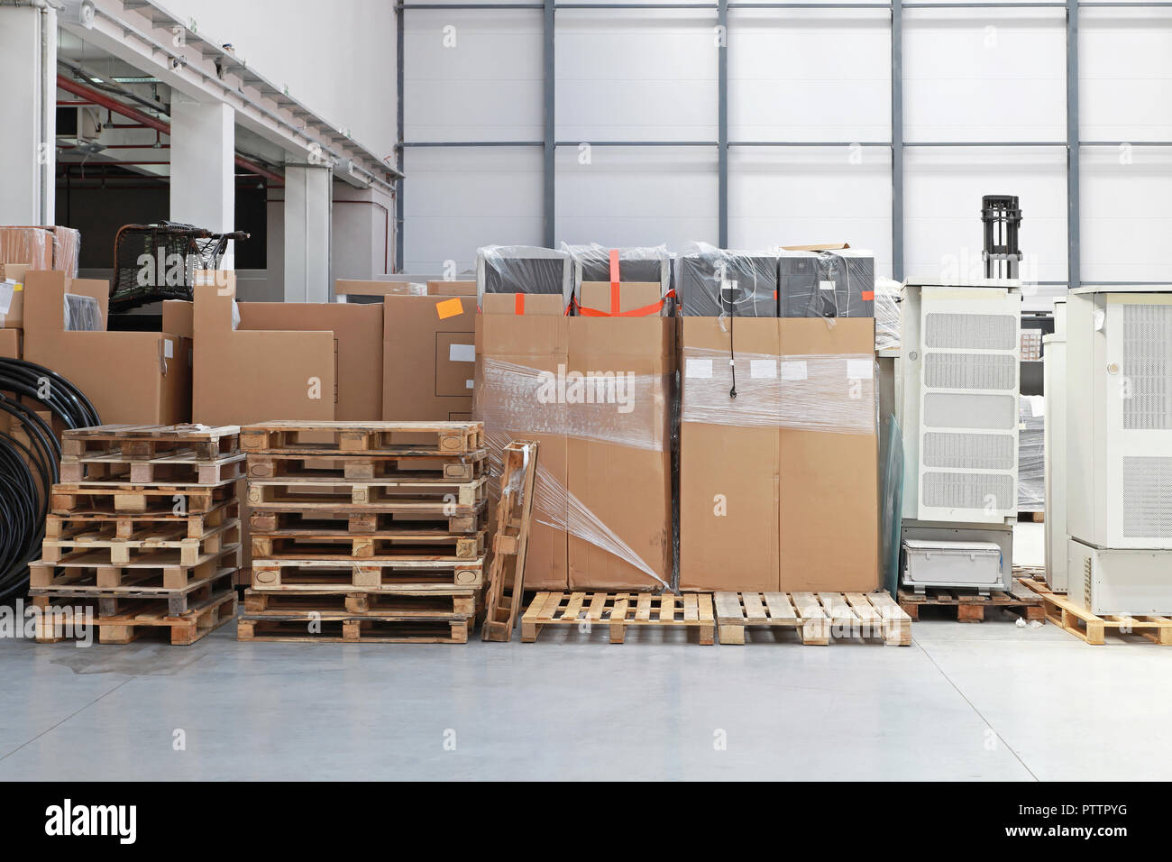 Big storage room with pallets of goods Stock Photo - Alamy