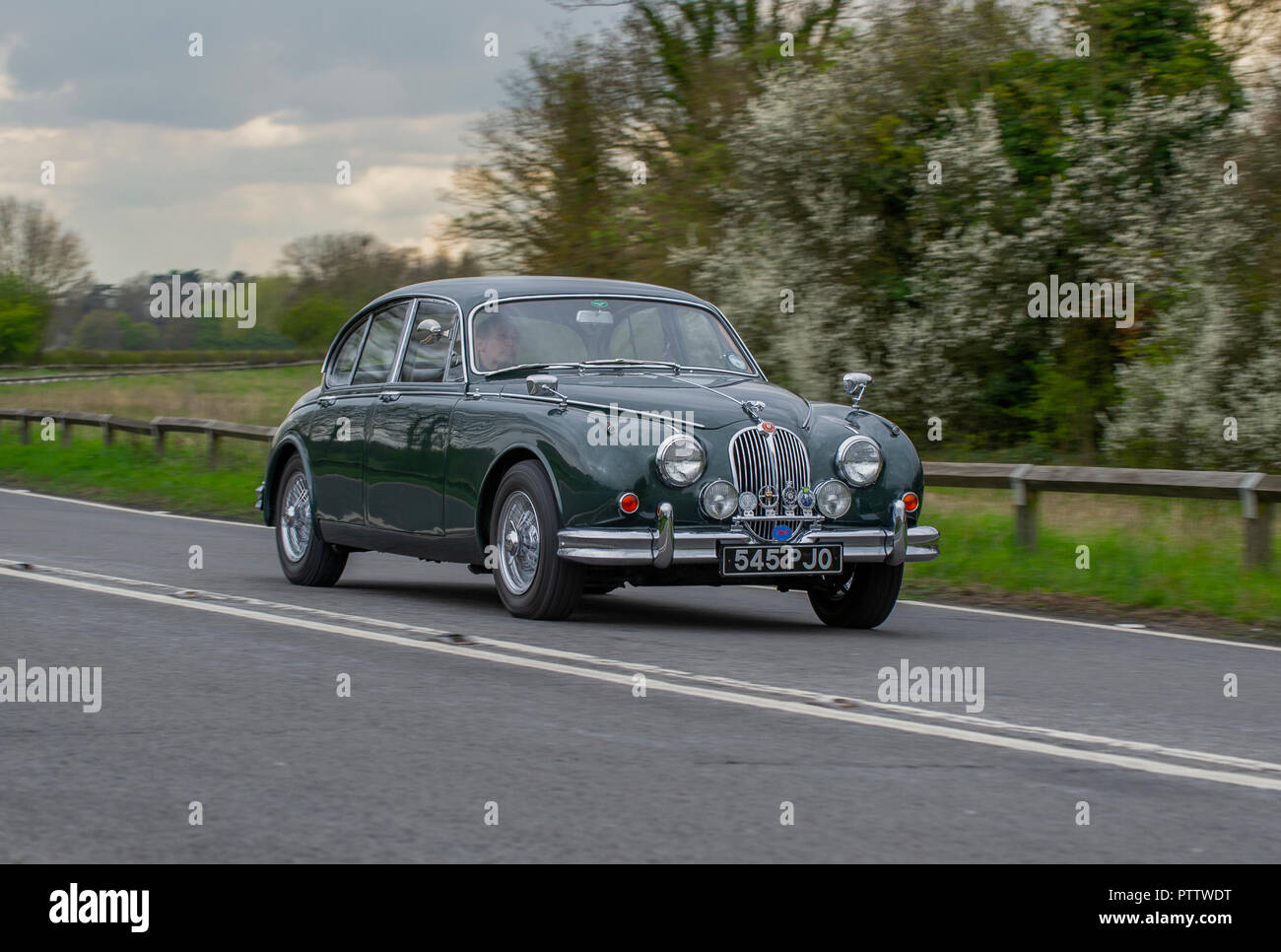 Mk2 Jaguar 3.4 1960s classic British saloon car Stock Photo - Alamy