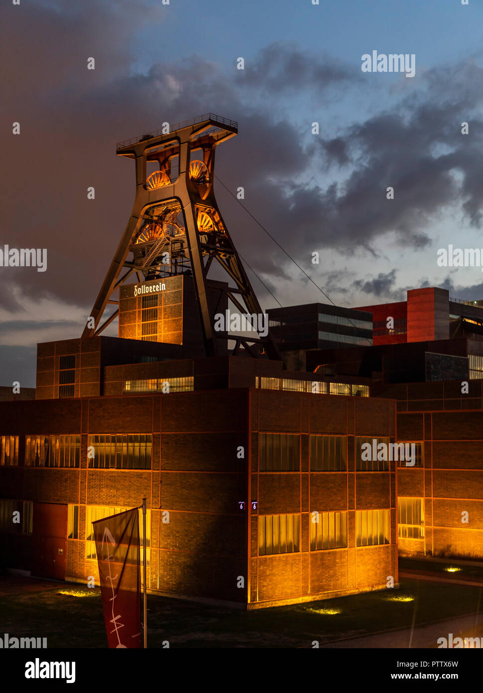 Mining Scaffolding High Resolution Stock Photography and Images - Alamy