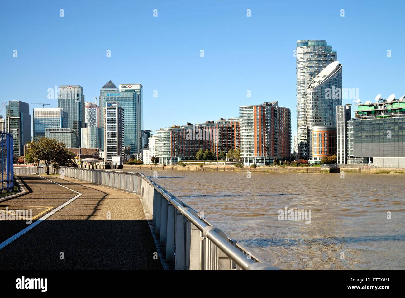 The New Providence Wharf residential development in London Docklands ...