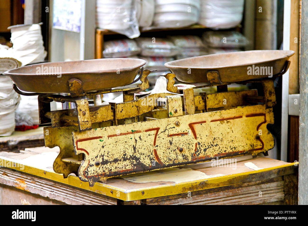 Scale balance products hi-res stock photography and images - Alamy