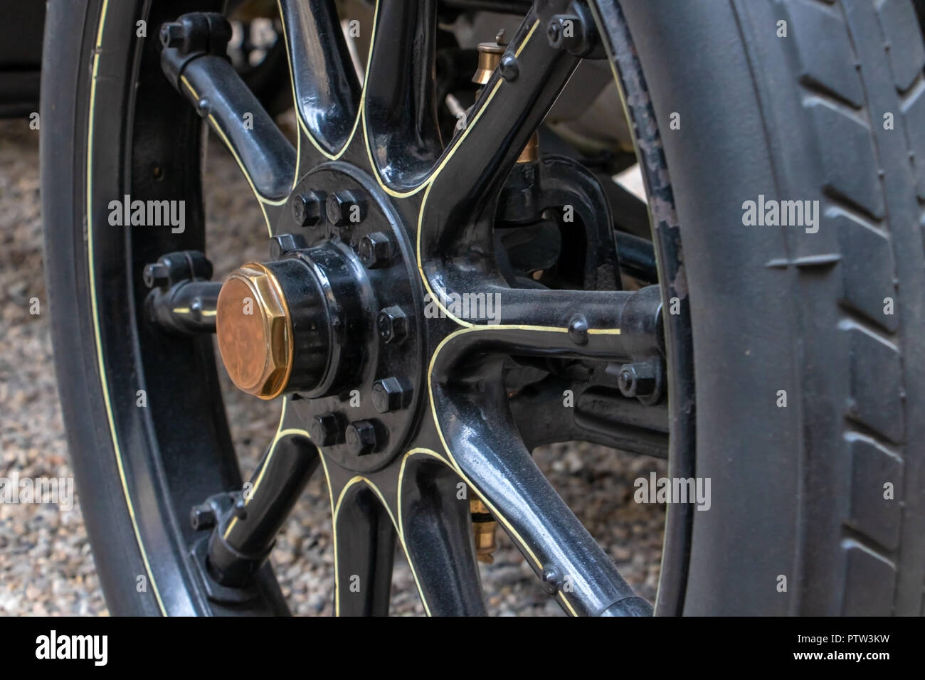 Wheel of retro car with wooden rim, close up Stock Photo - Alamy
