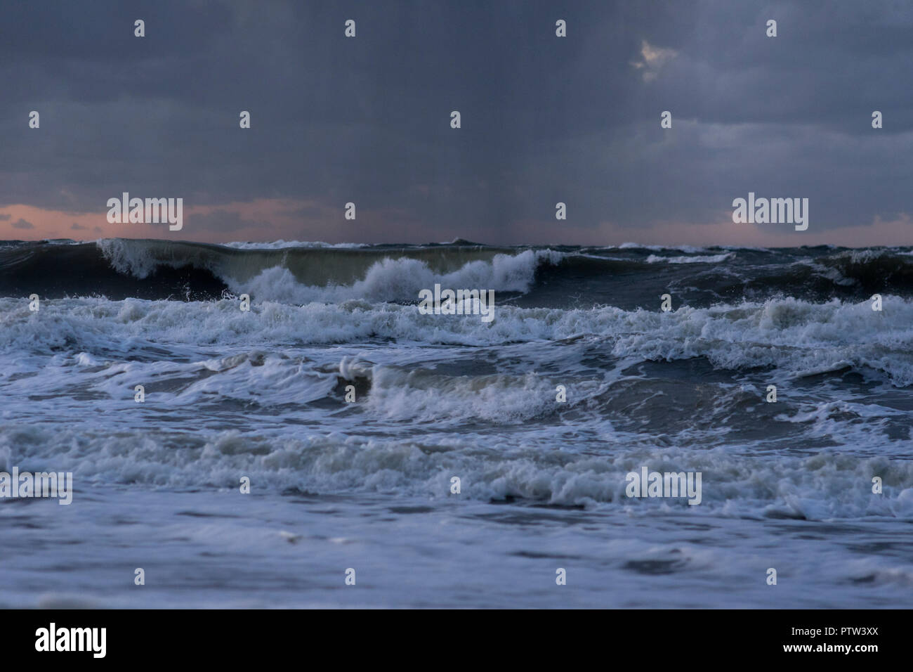 Strong winds at seaside hi-res stock photography and images - Alamy