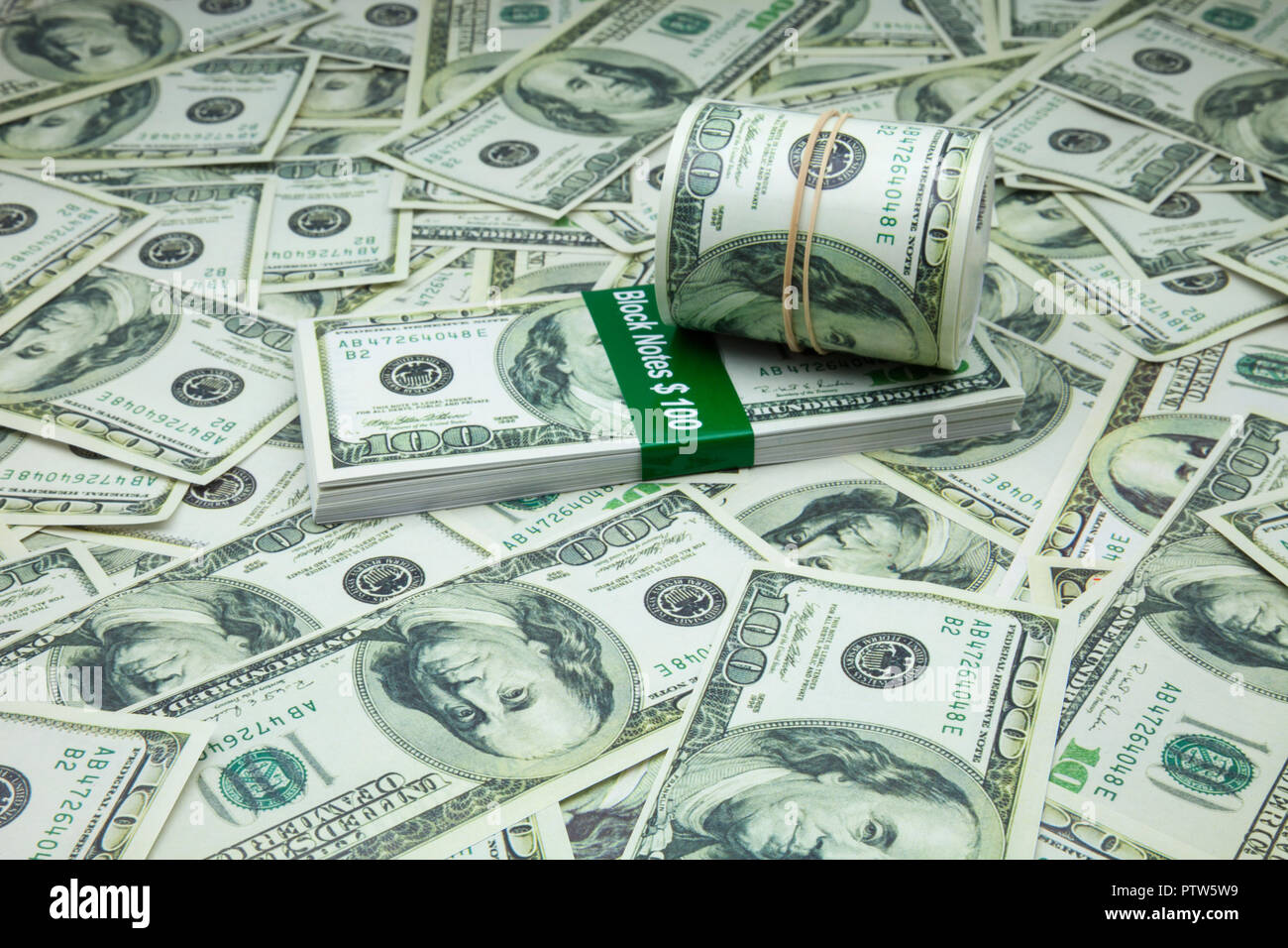 Stack of One Hundred Dollar Bills U.S Stock Photo - Alamy