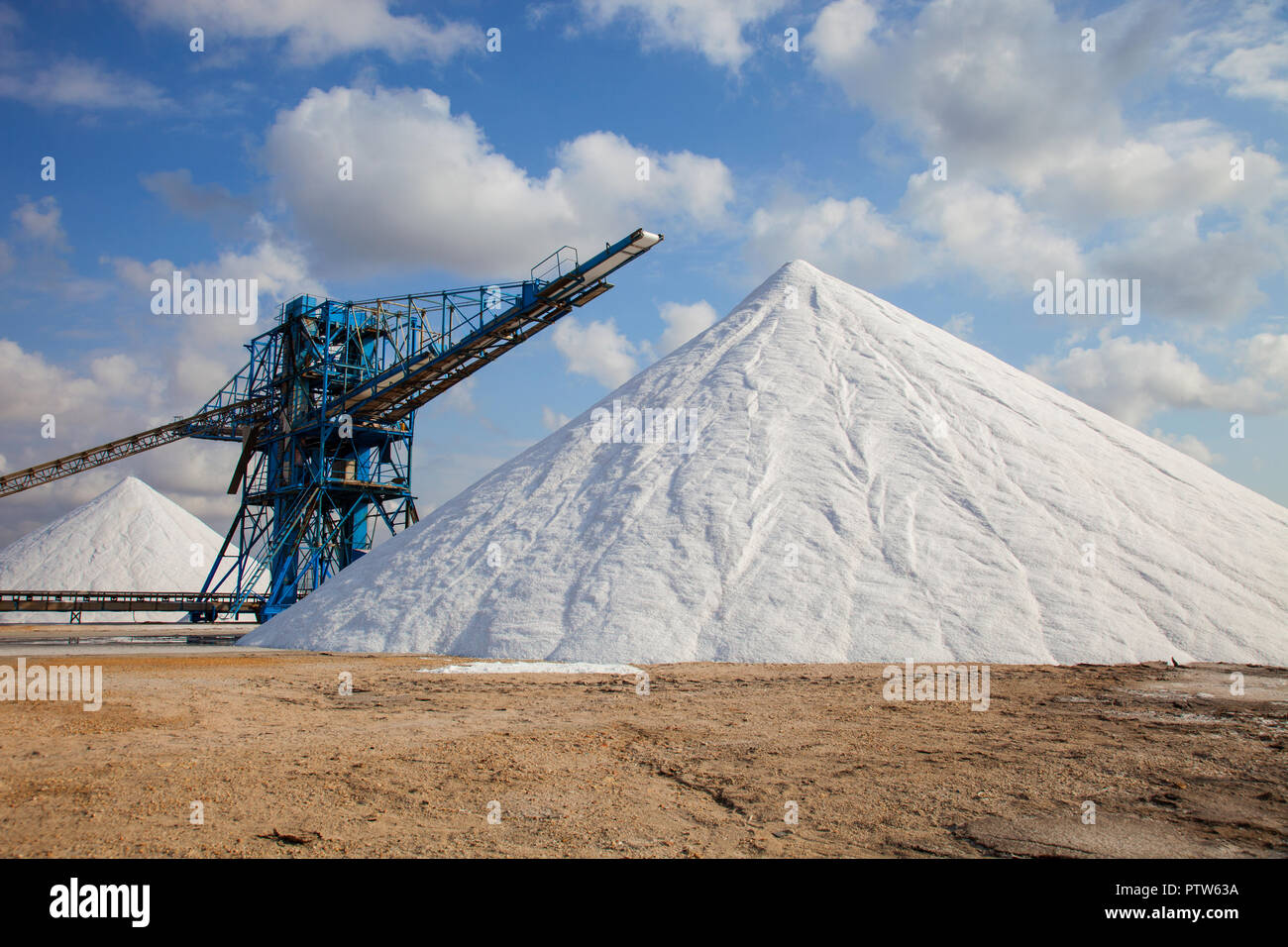 Huge mounds hi-res stock photography and images - Alamy