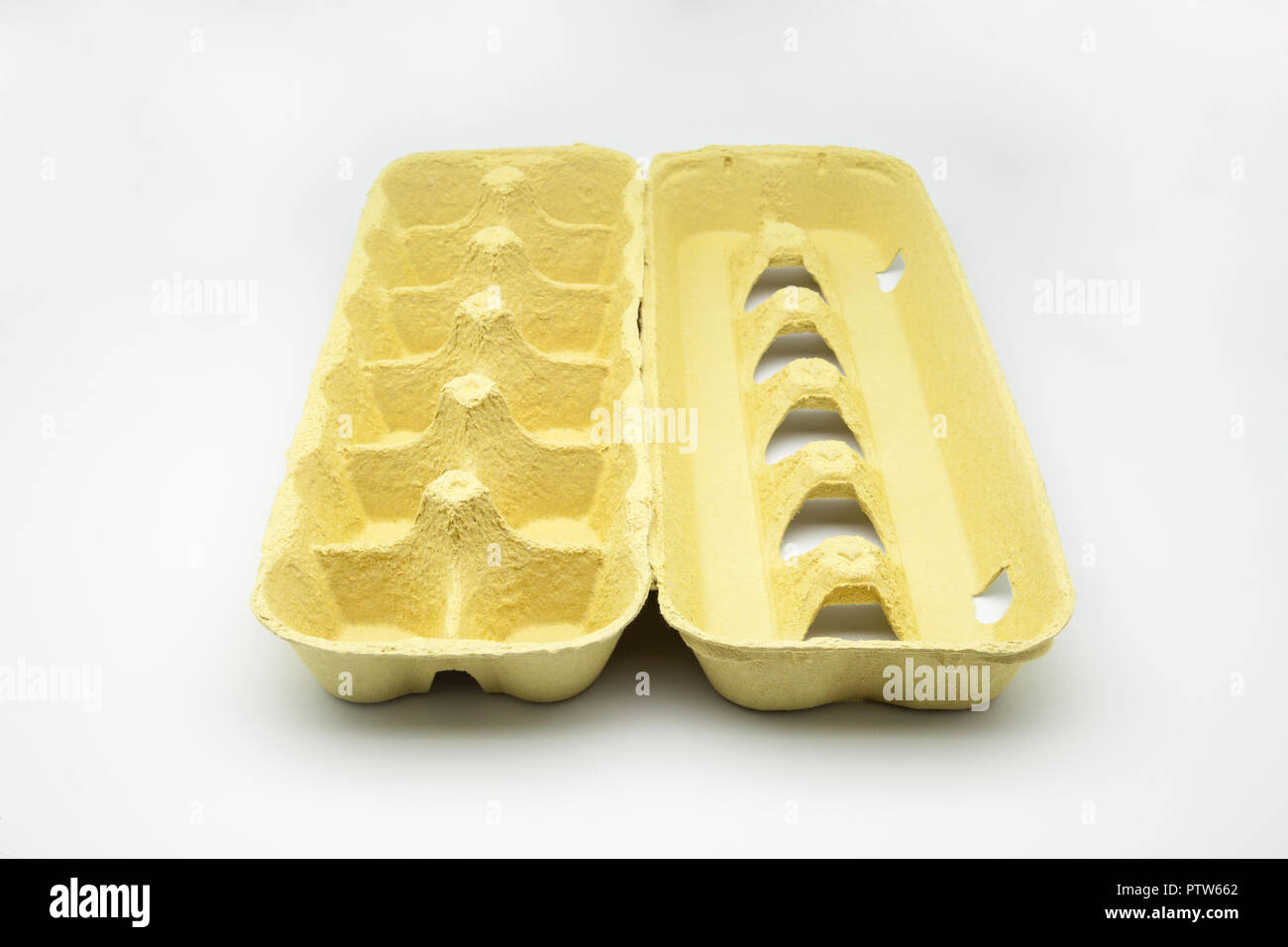 Empty eggs box hi-res stock photography and images - Alamy