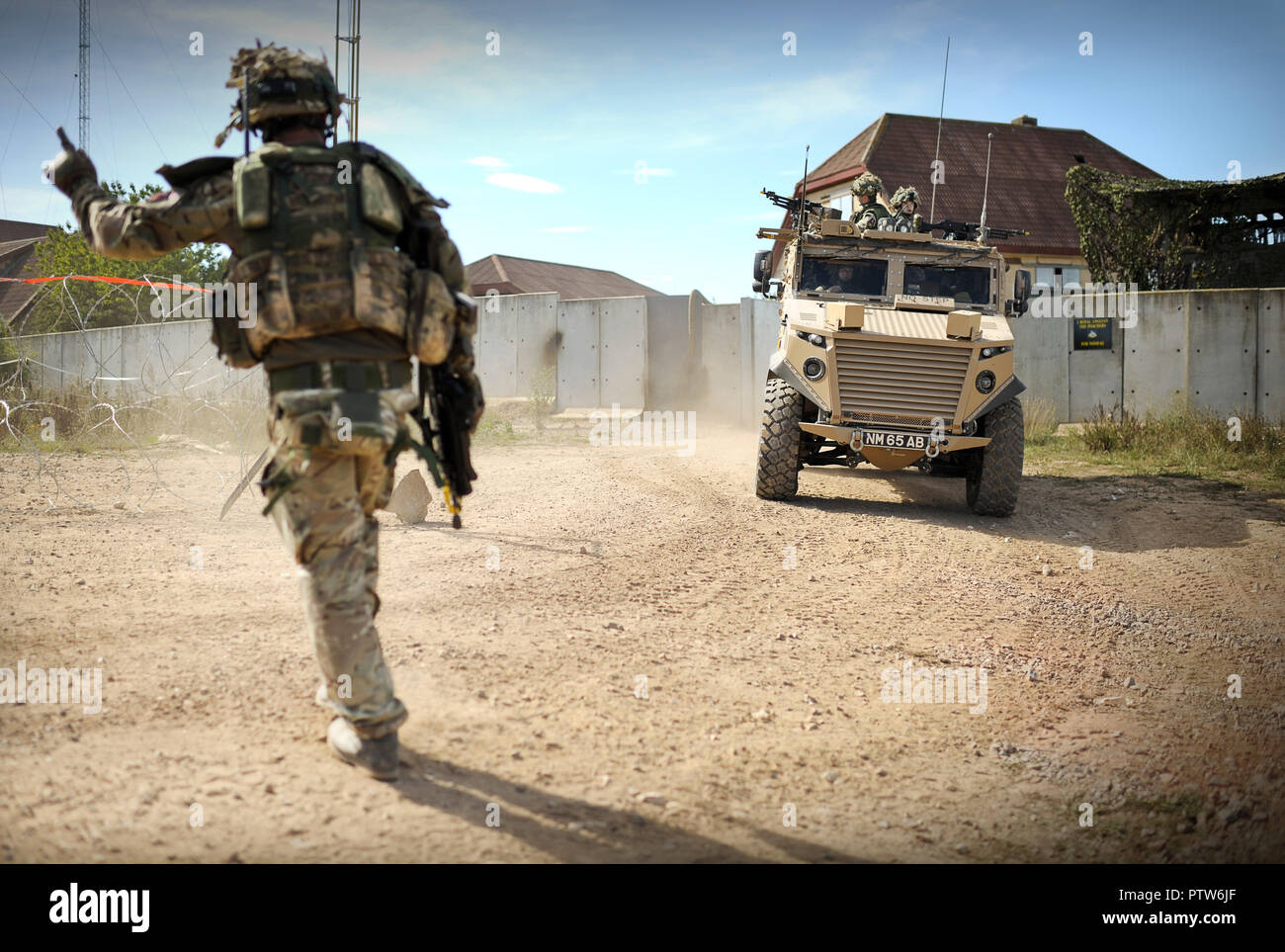 Army desert training hi-res stock photography and images - Alamy