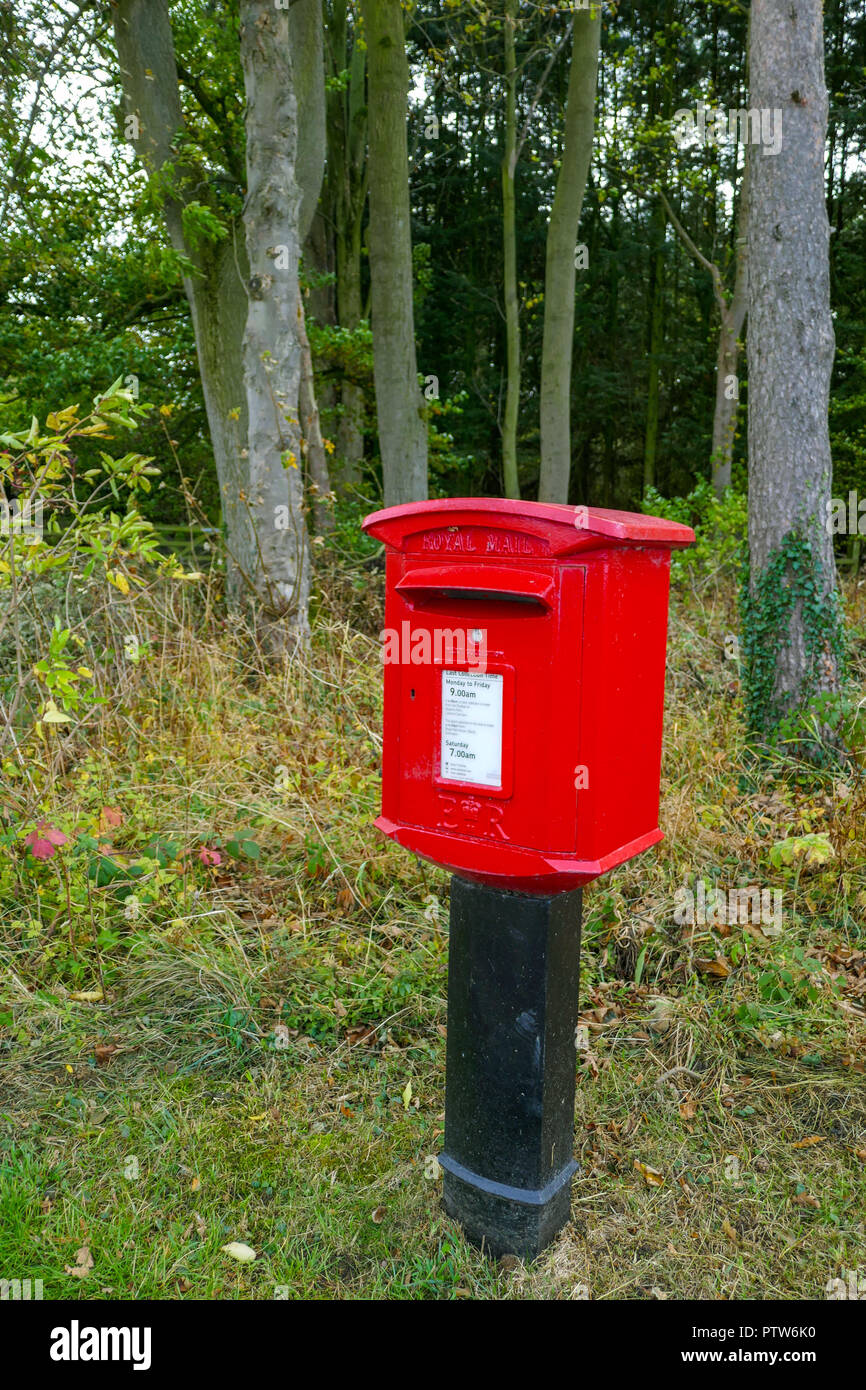 Classic post box hi-res stock photography and images - Alamy