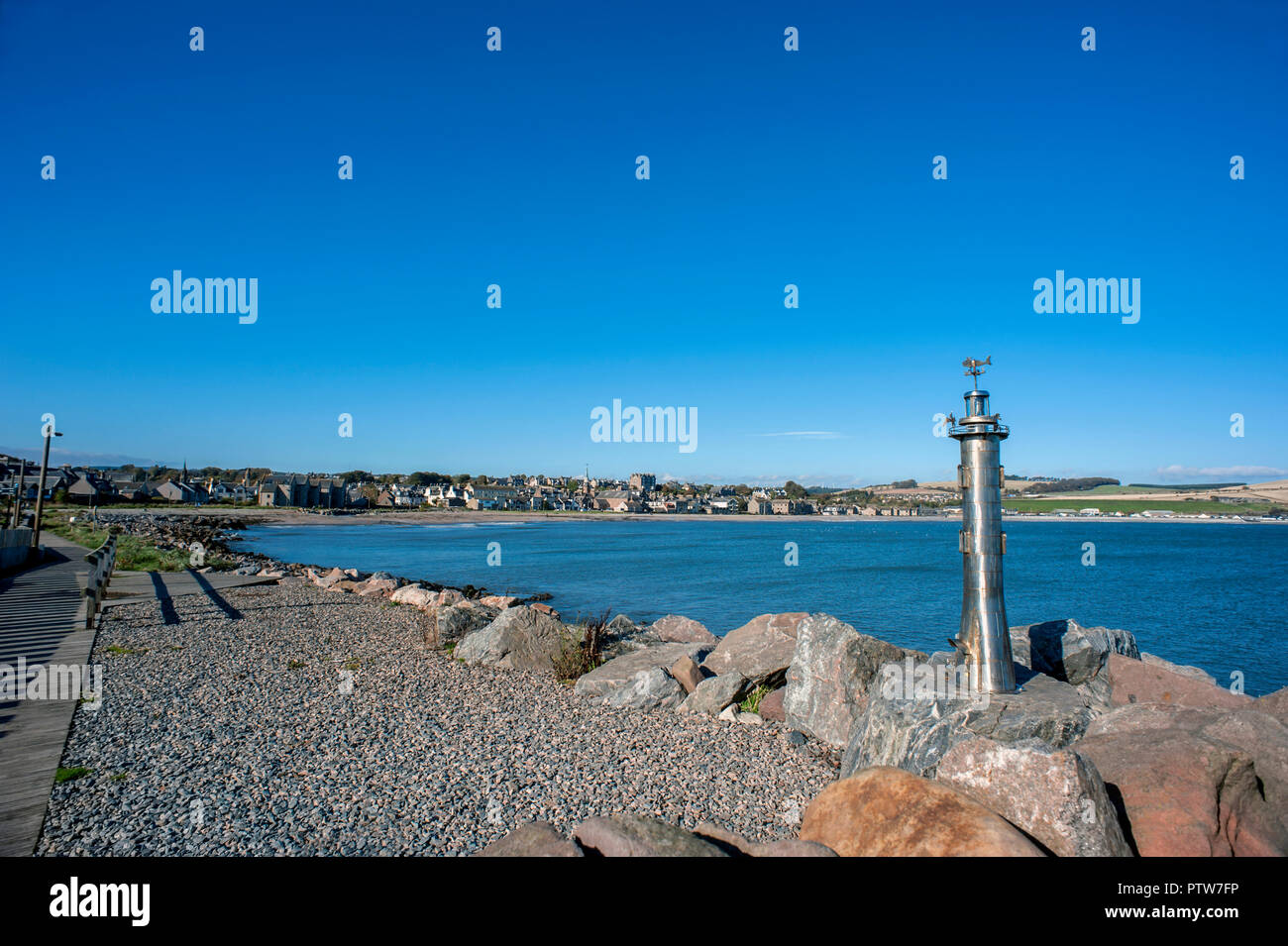 Lighthouse Sculpture on seafront of Stonehaven Beach with Stonehaven ...