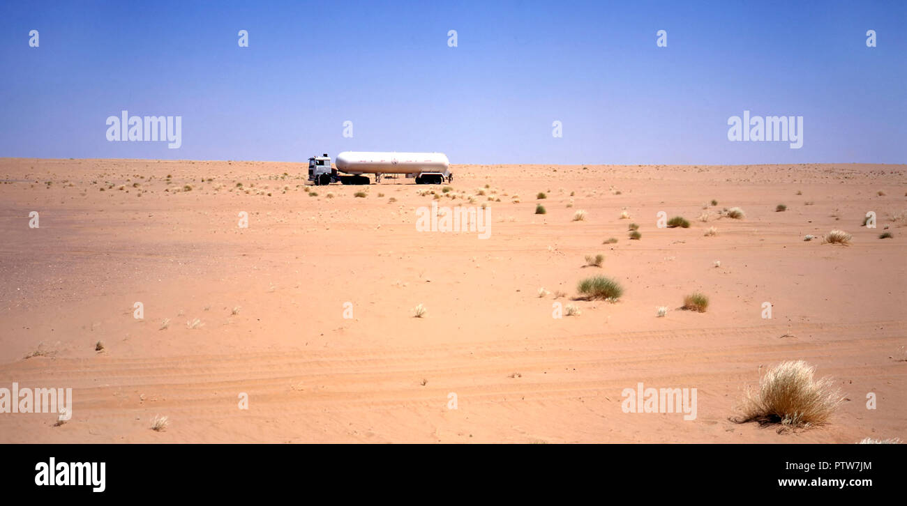 Desert oil truck hi-res stock photography and images - Alamy