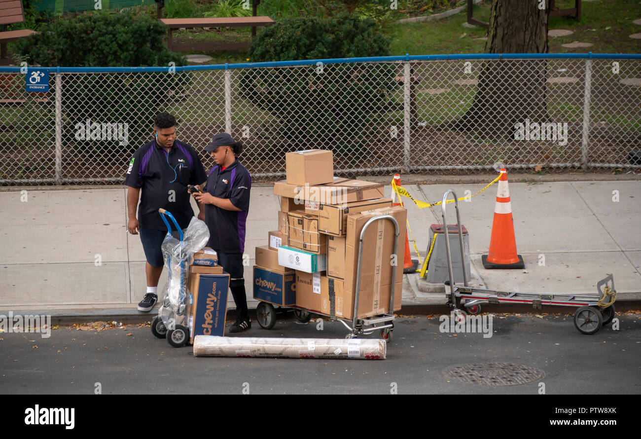 Fedex last mile delivery hi-res stock photography and images - Alamy