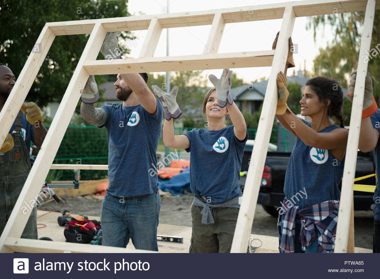 Lifting up a house hi-res stock photography and images - Alamy