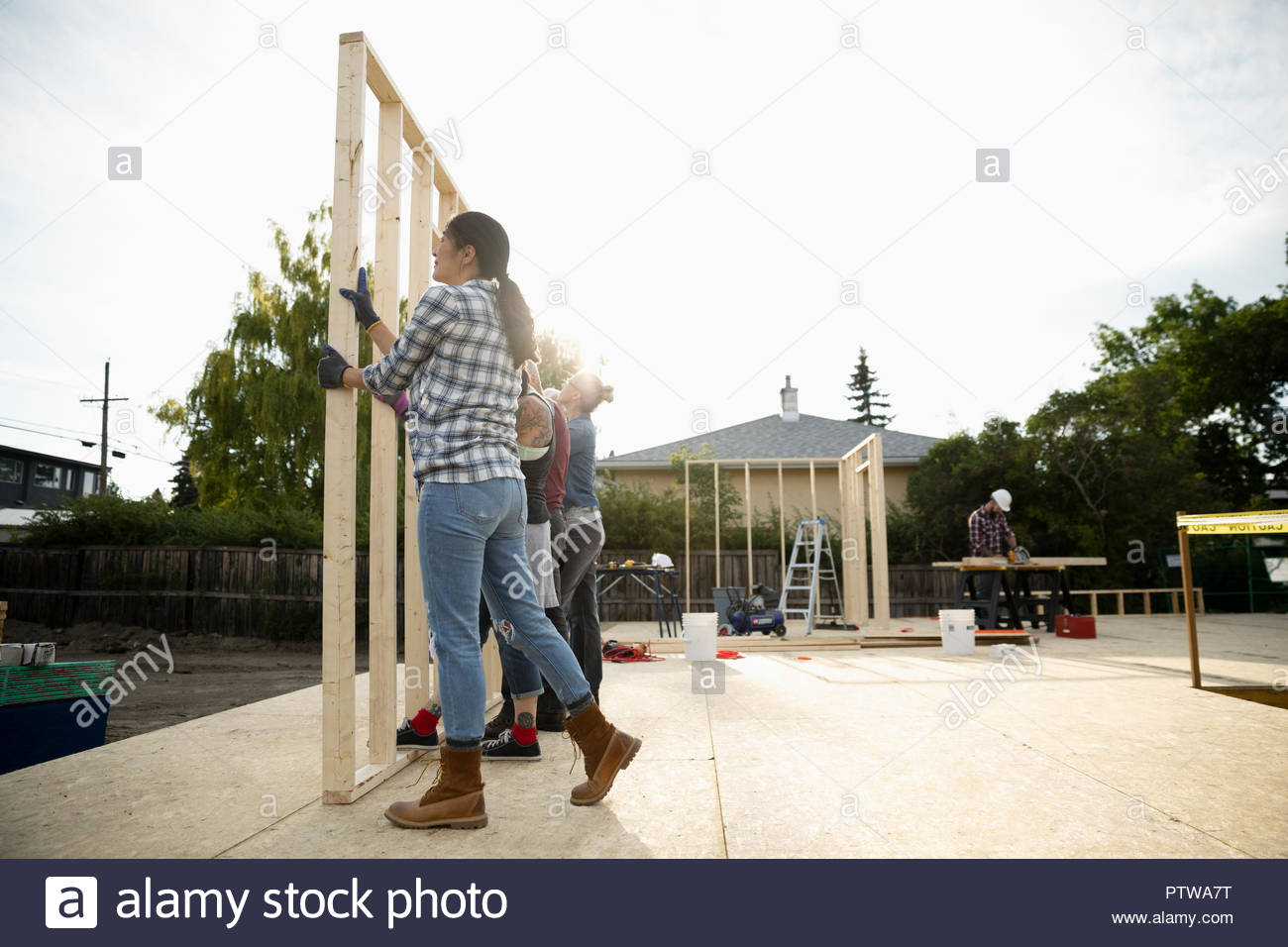 Lifting frame hi-res stock photography and images - Alamy