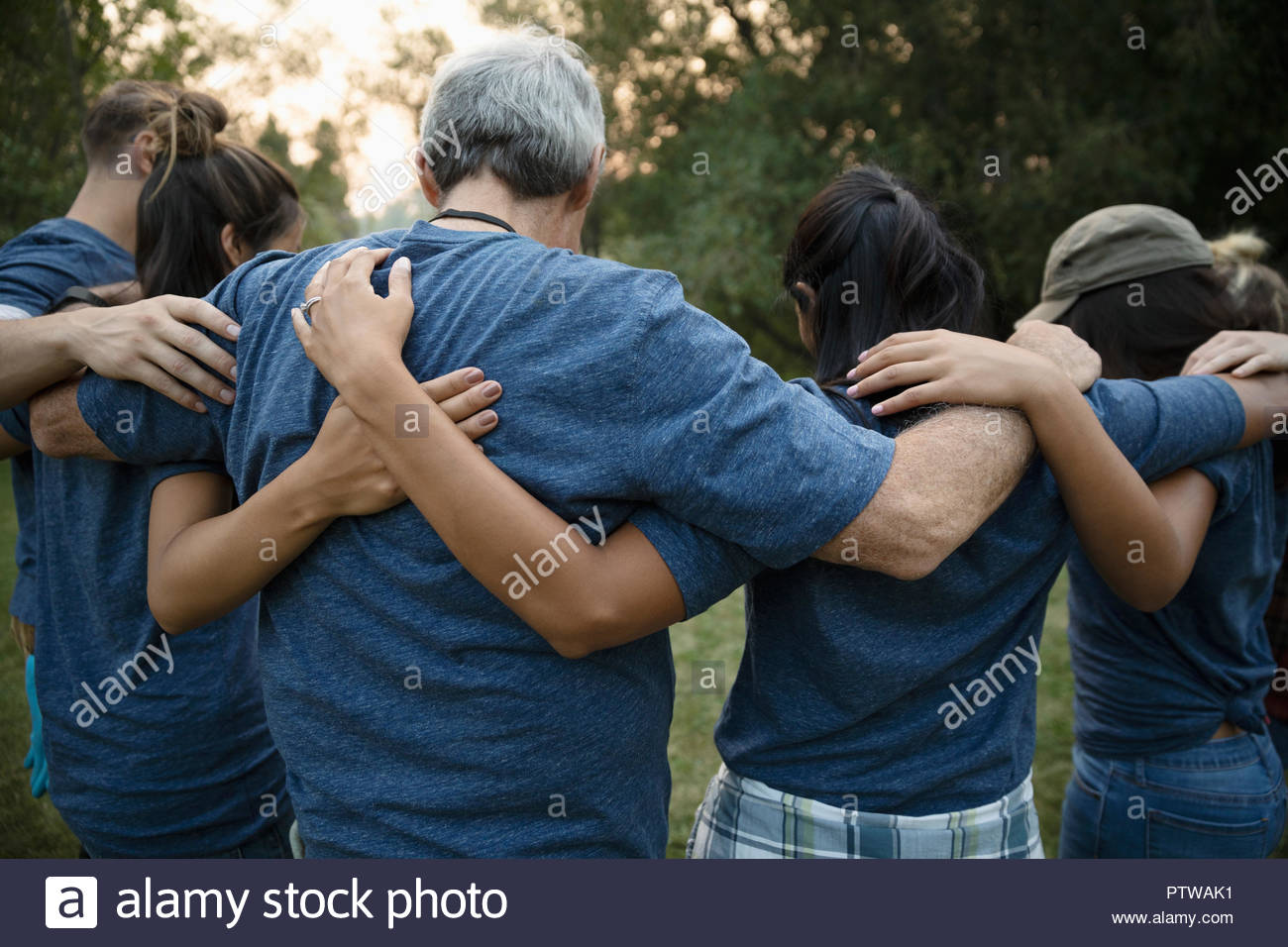 Team hugging hi-res stock photography and images - Alamy