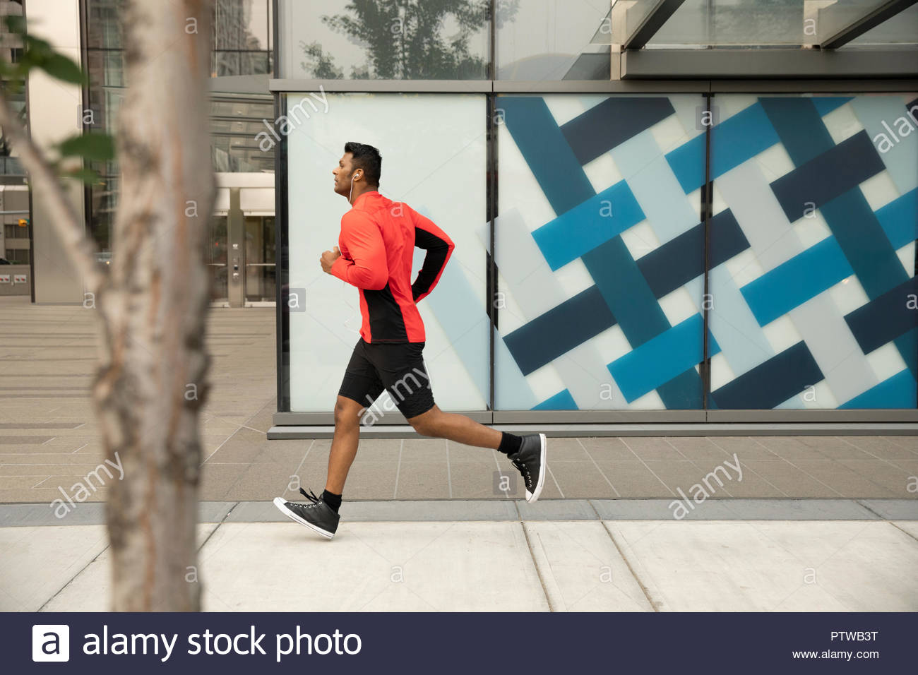 Athletic people running hi-res stock photography and images - Alamy