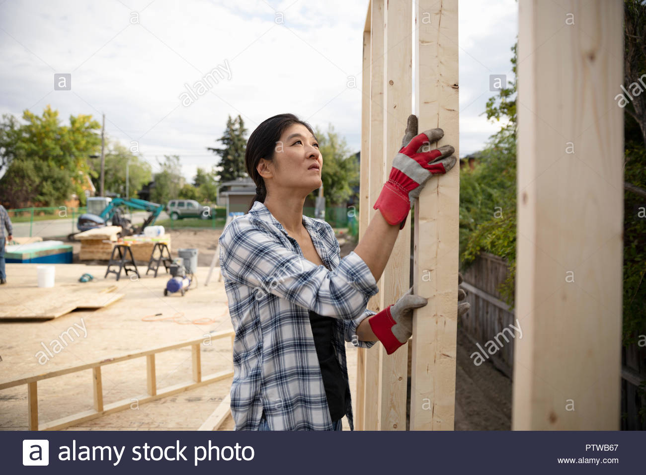 Black woman on construction site hi-res stock photography and images ...
