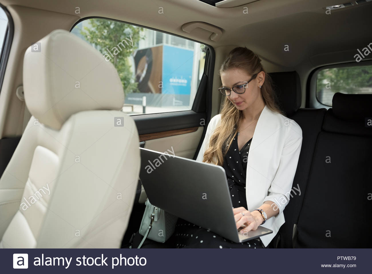 Person back of taxi High Resolution Stock Photography and Images - Alamy