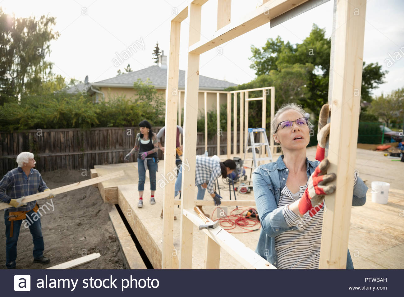 Lifting project hi-res stock photography and images - Alamy