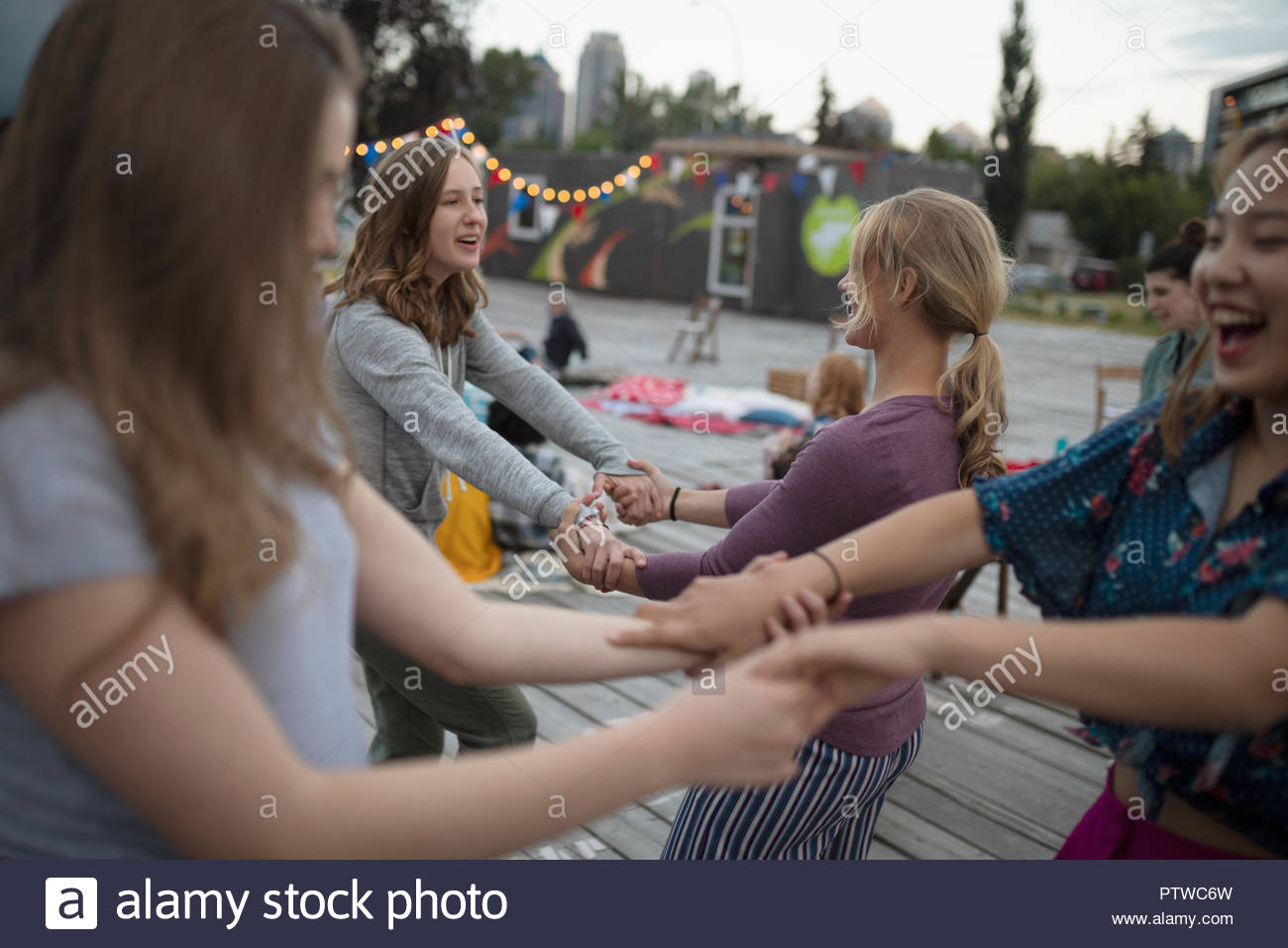Girl girls holding hands hi-res stock photography and images - Alamy