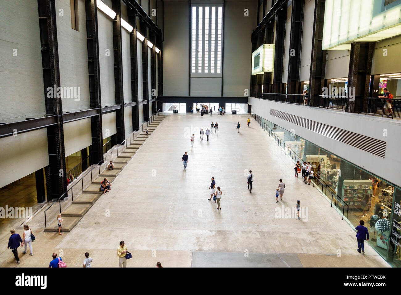Tate modern turbine hall hi-res stock photography and images - Alamy