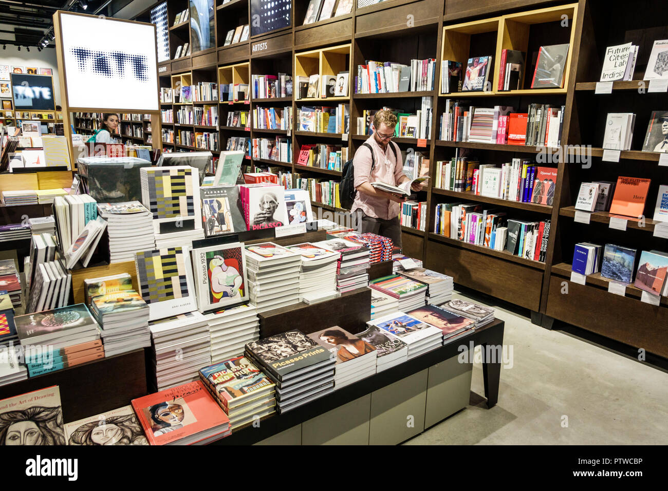 Tate modern gift shop hi-res stock photography and images - Alamy